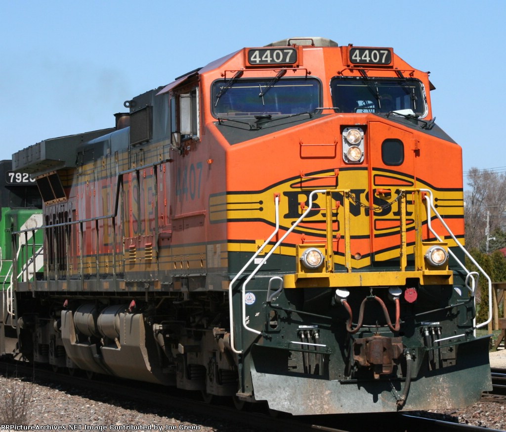 BNSF 4407